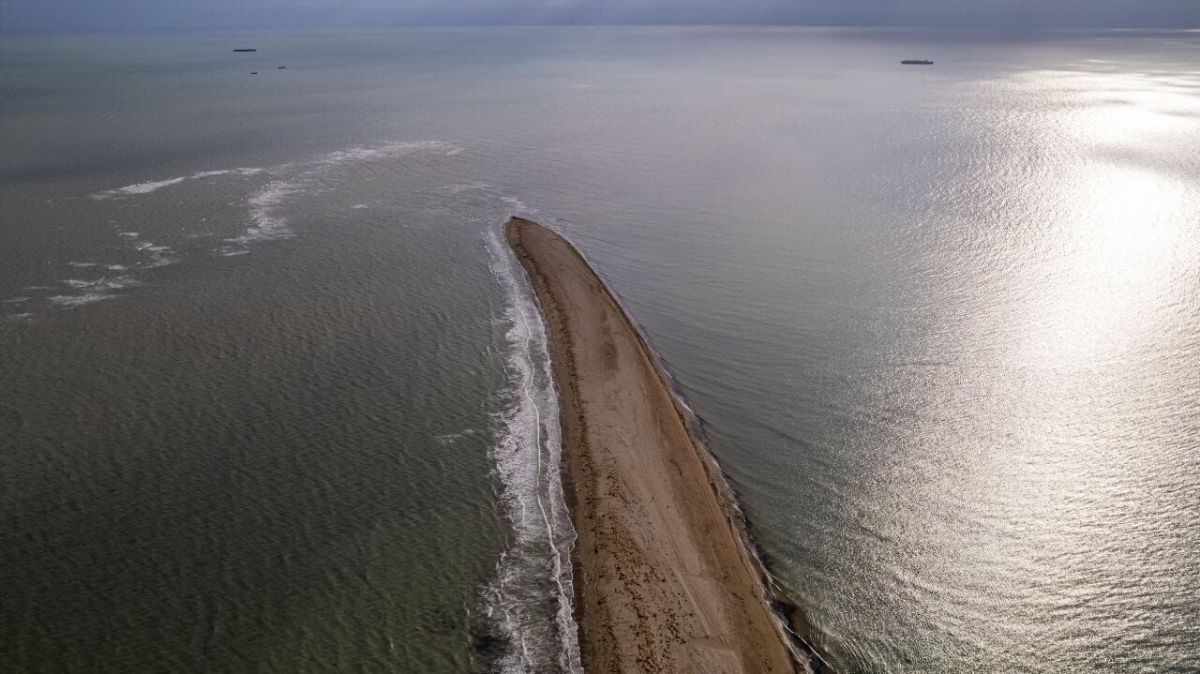 Tracking Caspian Sea level decline in satellite imagery – Goodman ...